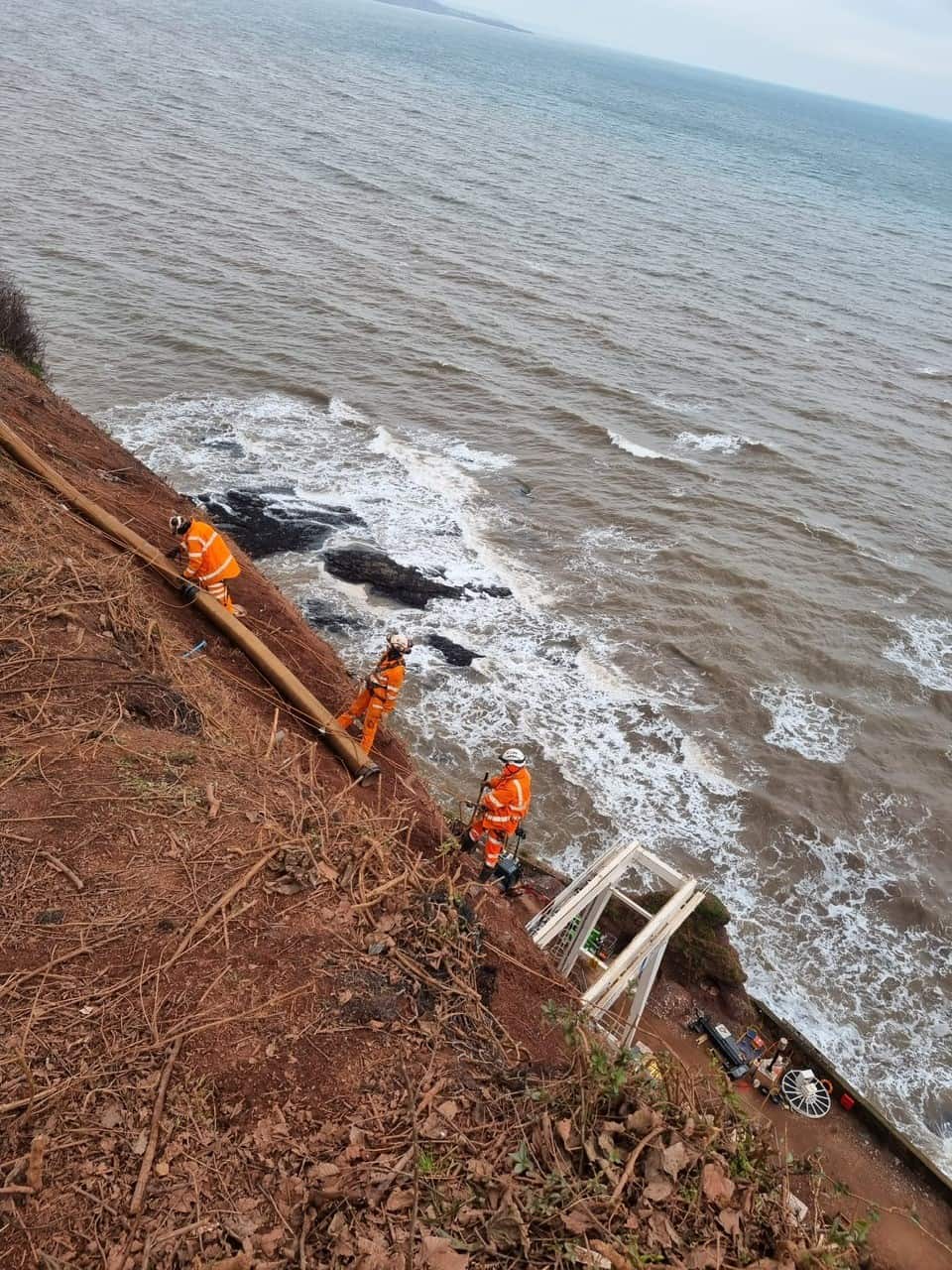 LMD Vacuum Excavation tackle steep cliff face in Dawlish | LMD